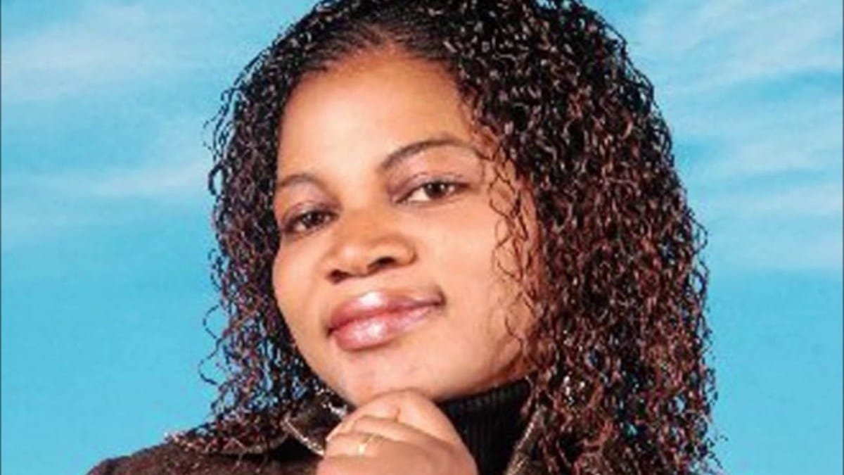 DOWNLOAD MP3 Angela Chibalonza - Toka chini - citiMuzik