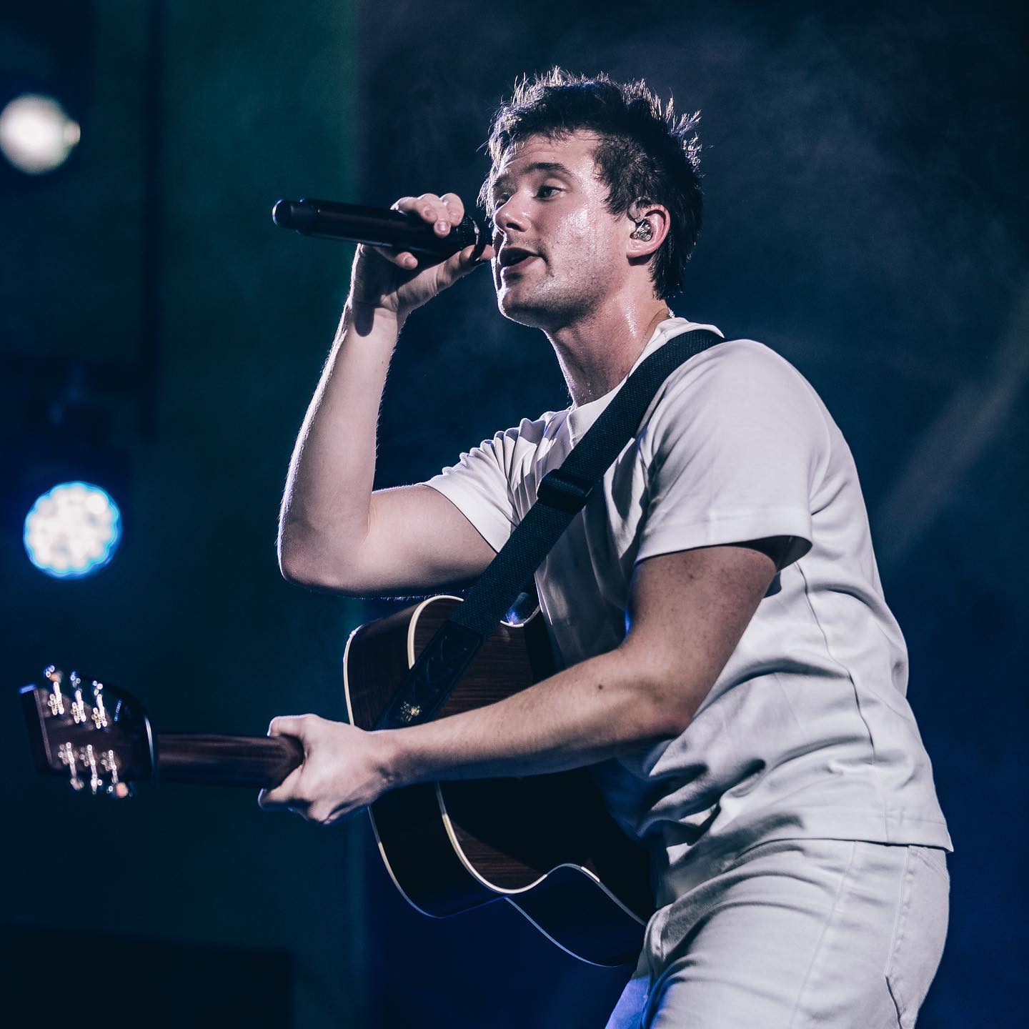 Alec Benjamin - Water Fountain Lyrics — citiMuzik