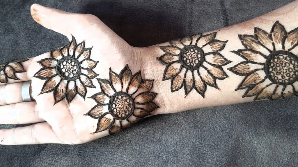 50 Best Flower Mehndi Design in 2023 - citiMuzik
