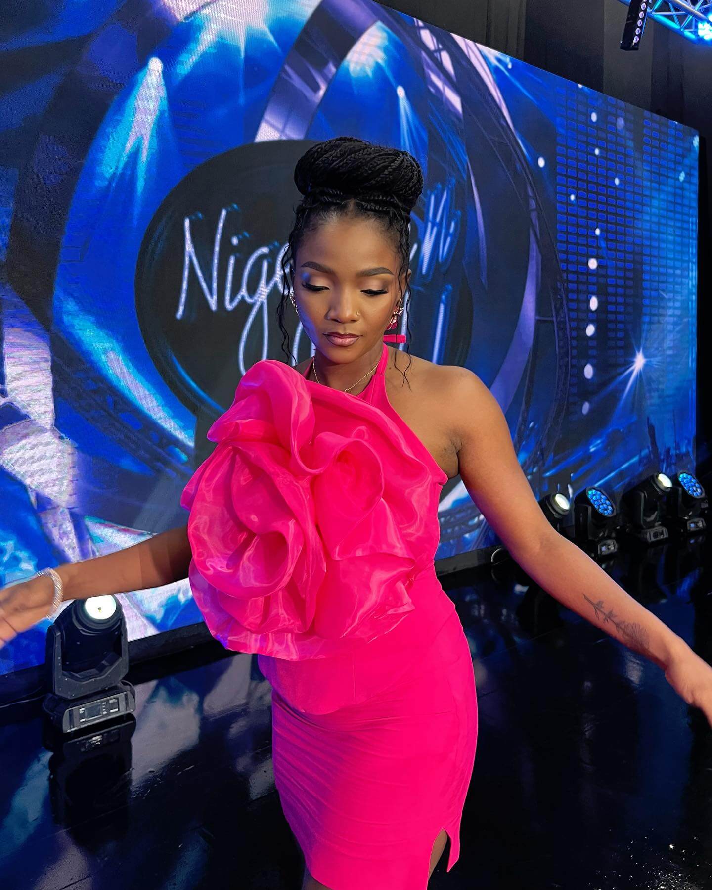 Simi Stands Up for Natural Hair Against Preacher's Remarks - citiMuzik