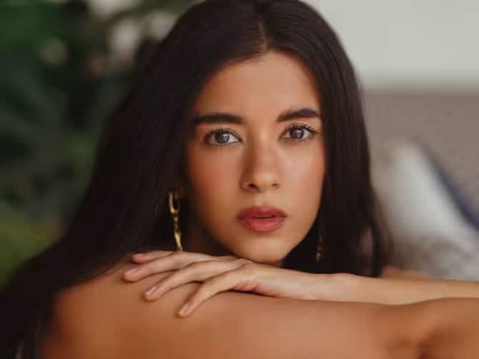 Saba Azad Age: The Indie Artist's Eclectic Path - citiMuzik