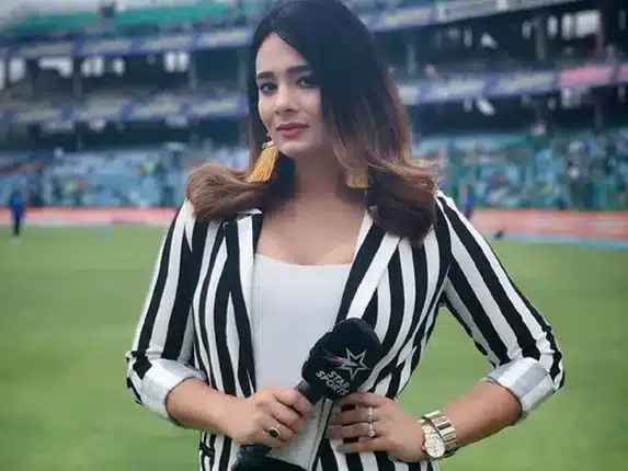 Who is Mayanti Langer? The Success Story of the Sports Journalist ...