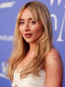 Sabrina Carpenter Height: The Singer-Actress's Statuesque Frame - citiMuzik